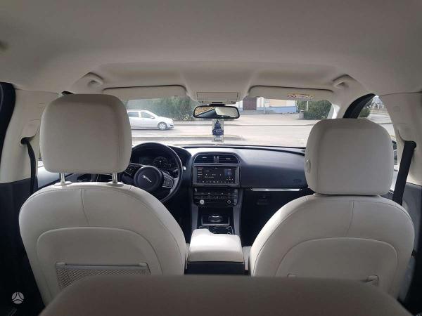 Grey Jaguar F-Pace 2016 in Vilnius, with an engine capacity of 2.00 L and mileage of 162 thousand km for 12300 €, photo 7 on AUTOMOTO.COM.LV