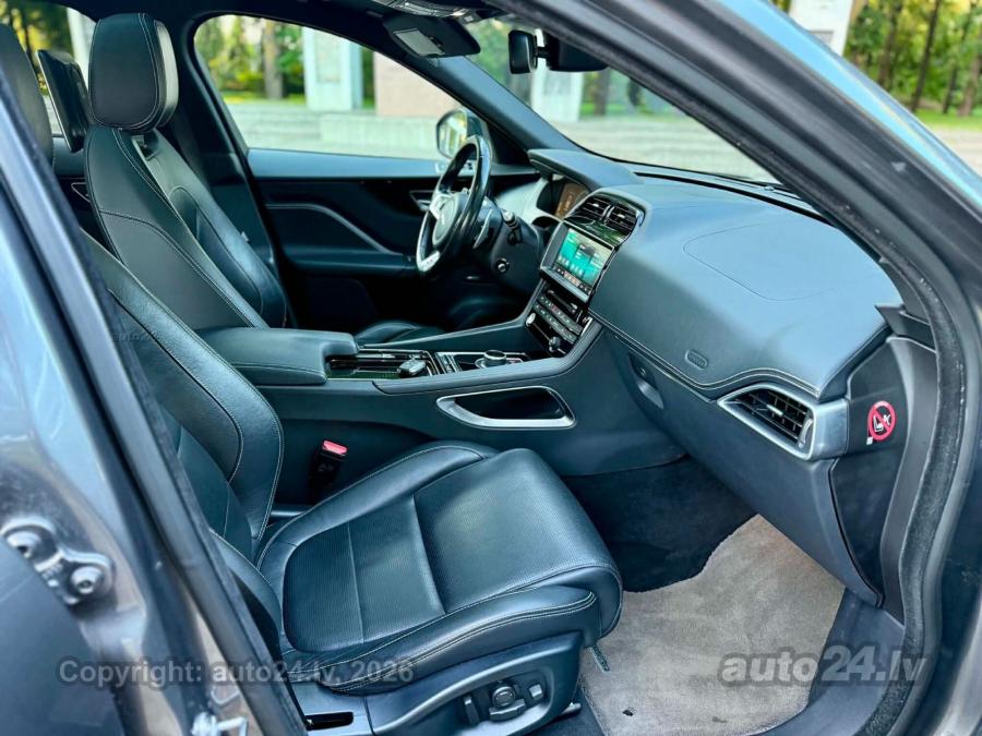 Grey Jaguar F-Pace 2016 in Tallinn, with an engine capacity of 3.00 L and mileage of 223 thousand km for 17500 €, photo 13 on AUTOMOTO.COM.LV