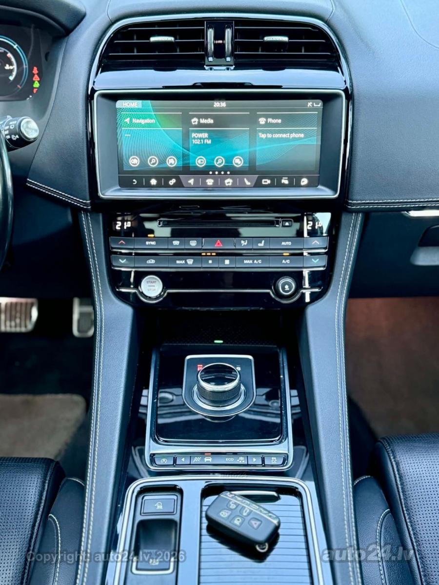 Grey Jaguar F-Pace 2016 in Tallinn, with an engine capacity of 3.00 L and mileage of 223 thousand km for 17500 €, photo 22 on AUTOMOTO.COM.LV