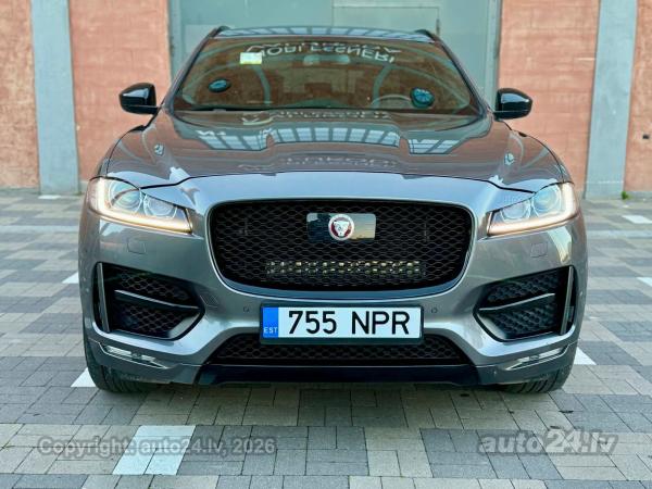 Grey Jaguar F-Pace 2016 in Tallinn, with an engine capacity of 3.00 L and mileage of 223 thousand km for 17500 €, photo 4 on AUTOMOTO.COM.LV