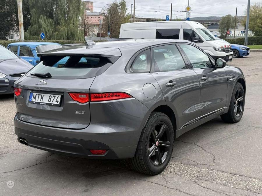 Pelēks Jaguar F-Pace 2016 Viļņa, ar dzinēja tilpumu 2.00 L un nobraukumu 208 tūkst. km par 12500 €, foto 5 vietnē AUTOMOTO.COM.LV