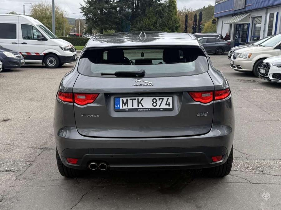 Pelēks Jaguar F-Pace 2016 Viļņa, ar dzinēja tilpumu 2.00 L un nobraukumu 208 tūkst. km par 12500 €, foto 7 vietnē AUTOMOTO.COM.LV