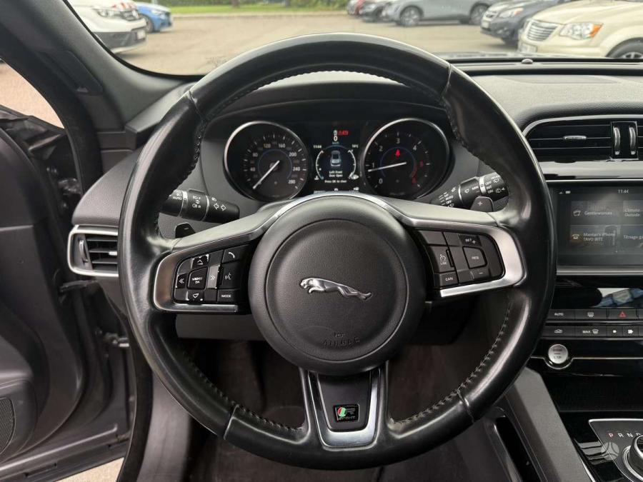 Pelēks Jaguar F-Pace 2016 Viļņa, ar dzinēja tilpumu 2.00 L un nobraukumu 208 tūkst. km par 12500 €, foto 14 vietnē AUTOMOTO.COM.LV