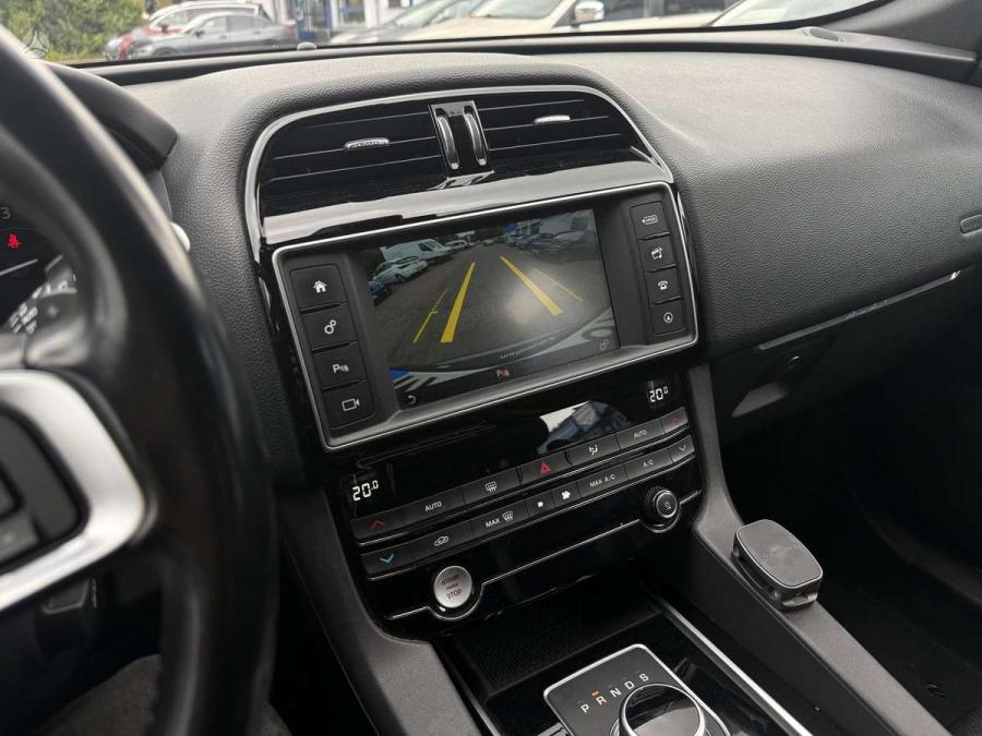 Pelēks Jaguar F-Pace 2016 Viļņa, ar dzinēja tilpumu 2.00 L un nobraukumu 208 tūkst. km par 12500 €, foto 15 vietnē AUTOMOTO.COM.LV