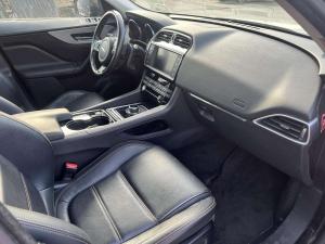 Pelēks Jaguar F-Pace 2016 Tauragė, ar dzinēja tilpumu 2.00 L un nobraukumu 150 tūkst. km par 5200 €, foto 5 vietnē AUTOMOTO.COM.LV