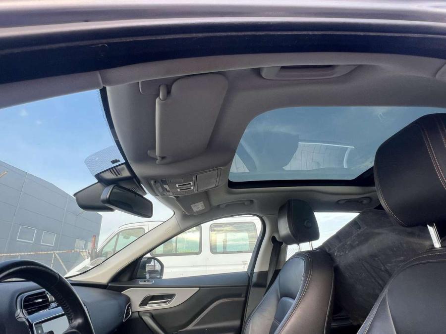 Pelēks Jaguar F-Pace 2016 Tauragė, ar dzinēja tilpumu 2.00 L un nobraukumu 150 tūkst. km par 5200 €, foto 6 vietnē AUTOMOTO.COM.LV