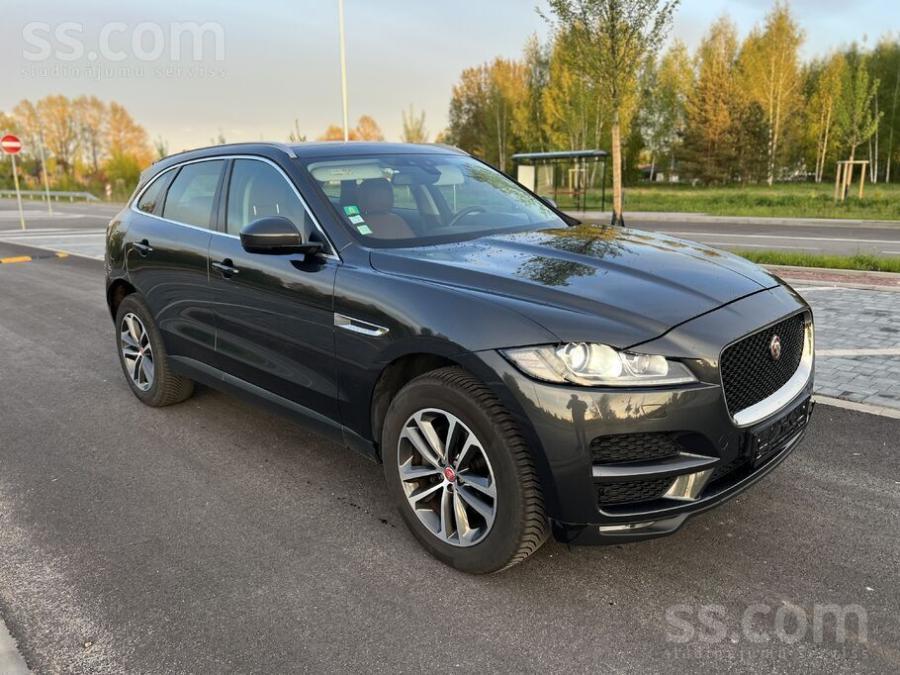 Grey Jaguar F-Pace 2017 in Jelgava, with an engine capacity of 2.00 L and mileage of 130 thousand km for 16300 €, photo 3 on AUTOMOTO.COM.LV