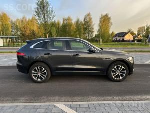 Grey Jaguar F-Pace 2017 in Jelgava, with an engine capacity of 2.00 L and mileage of 130 thousand km for 16300 €, photo 4 on AUTOMOTO.COM.LV