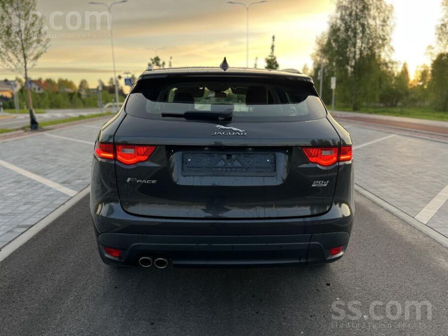 Grey Jaguar F-Pace 2017 in Jelgava, with an engine capacity of 2.00 L and mileage of 130 thousand km for 16300 €, photo 7 on AUTOMOTO.COM.LV