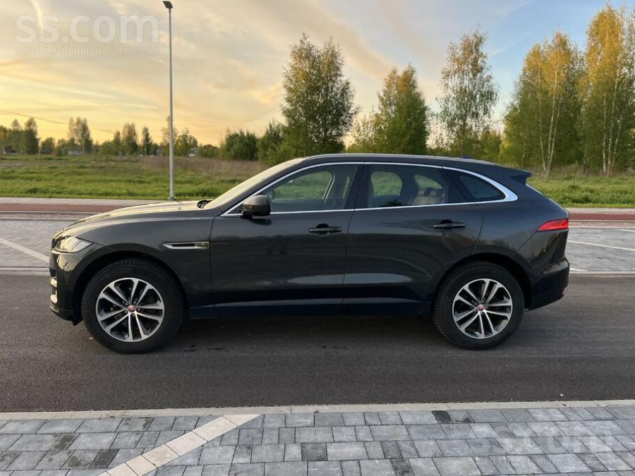 Grey Jaguar F-Pace 2017 in Jelgava, with an engine capacity of 2.00 L and mileage of 130 thousand km for 16300 €, photo 9 on AUTOMOTO.COM.LV