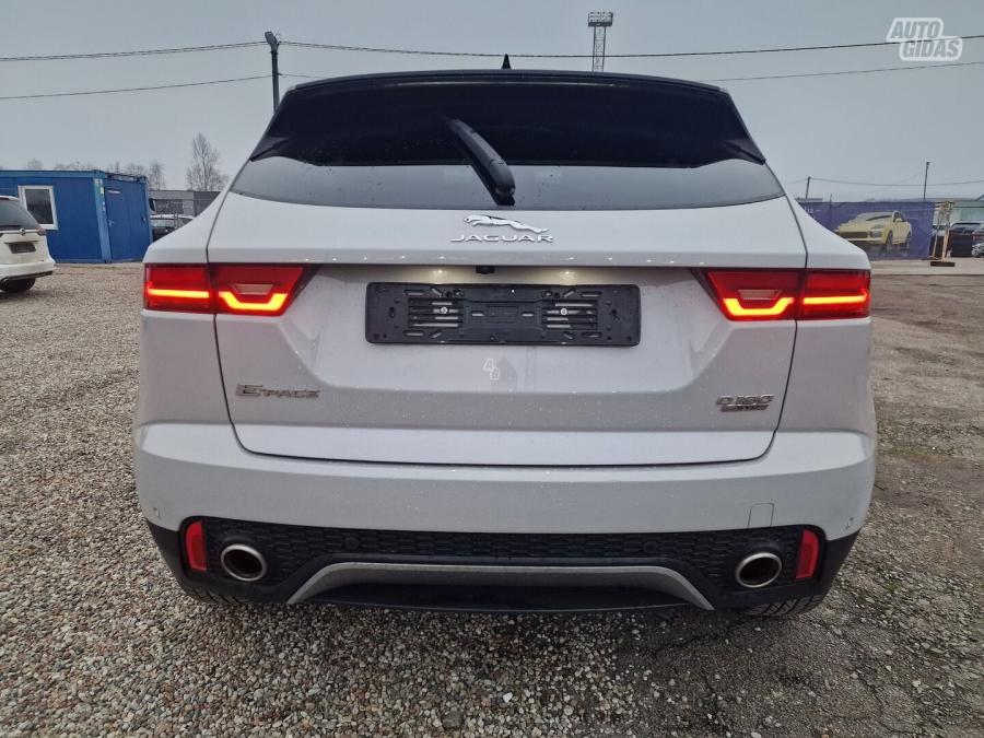 Grey Jaguar F-Pace 2017 in Kaunas, with an engine capacity of 2.00 L and mileage of 165 thousand km for 13950 €, photo 7 on AUTOMOTO.COM.LV