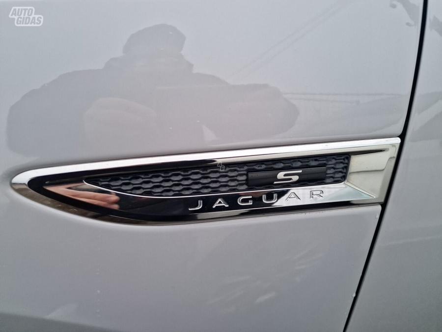 Grey Jaguar F-Pace 2017 in Kaunas, with an engine capacity of 2.00 L and mileage of 165 thousand km for 13950 €, photo 19 on AUTOMOTO.COM.LV