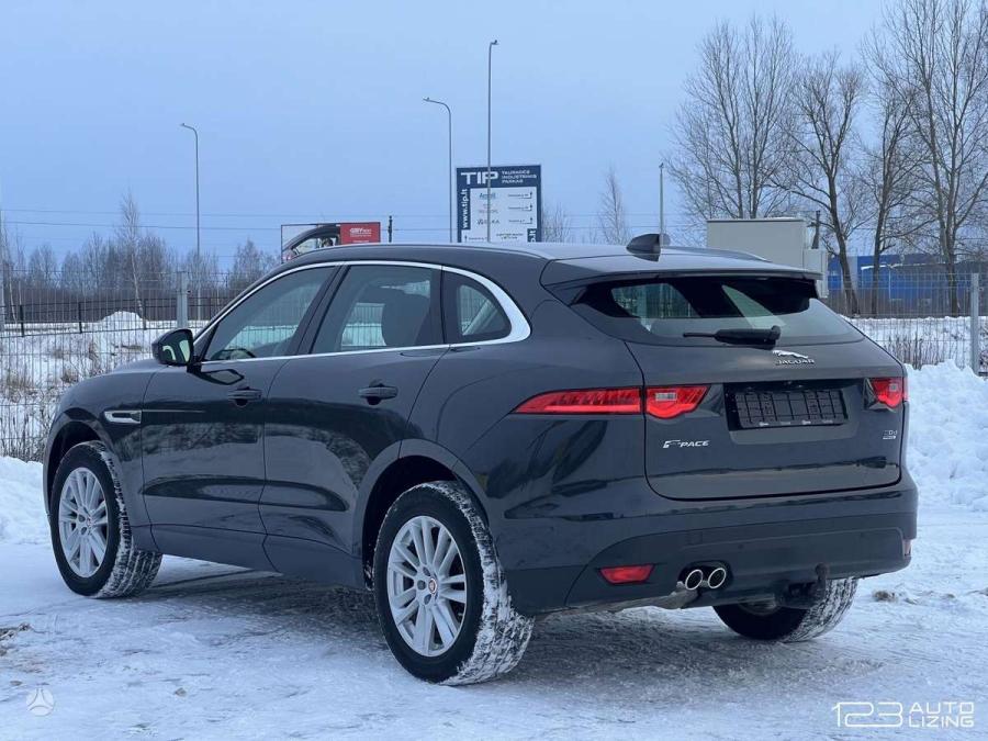 Pelēks Jaguar F-Pace 2017 Tauragė, ar dzinēja tilpumu 2.00 L un nobraukumu 112 tūkst. km par 13200 €, foto 9 vietnē AUTOMOTO.COM.LV