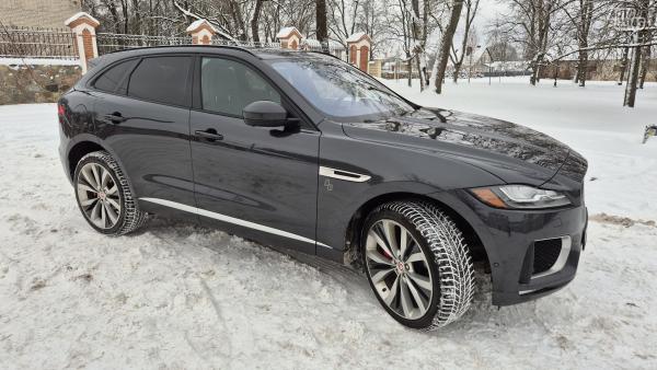Grey Jaguar F-Pace 2017 in Vilnius, with an engine capacity of 3.00 L and mileage of 138 thousand km for 24900 €, photo 3 on AUTOMOTO.COM.LV