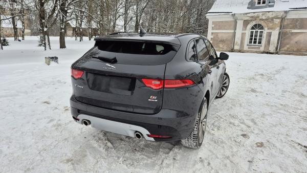 Grey Jaguar F-Pace 2017 in Vilnius, with an engine capacity of 3.00 L and mileage of 138 thousand km for 24900 €, photo 4 on AUTOMOTO.COM.LV