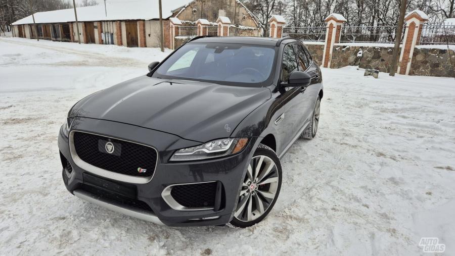Grey Jaguar F-Pace 2017 in Vilnius, with an engine capacity of 3.00 L and mileage of 138 thousand km for 22900 €, photo 1 on AUTOMOTO.COM.LV