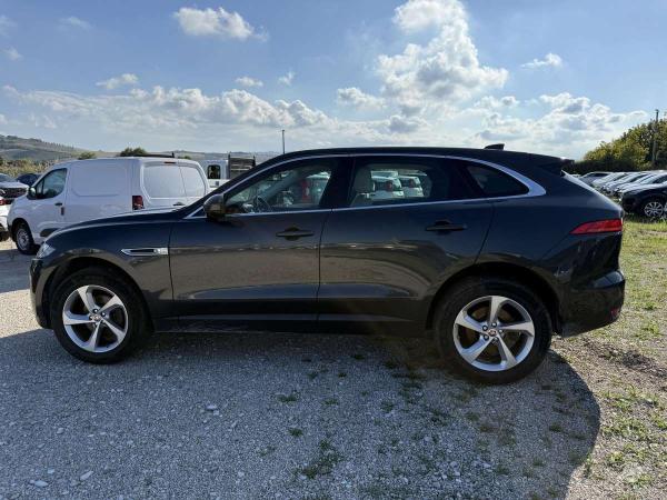 Grey Jaguar F-Pace 2017 in Utena, with an engine capacity of 2.00 L and mileage of 200 thousand km for 9950 €, photo 2 on AUTOMOTO.COM.LV