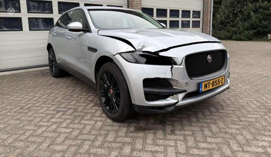 Pelēks Jaguar F-Pace 2017 Prienai, ar dzinēja tilpumu 2.99 L un nobraukumu 130 tūkst. km par 14500 €, foto 18 vietnē AUTOMOTO.COM.LV