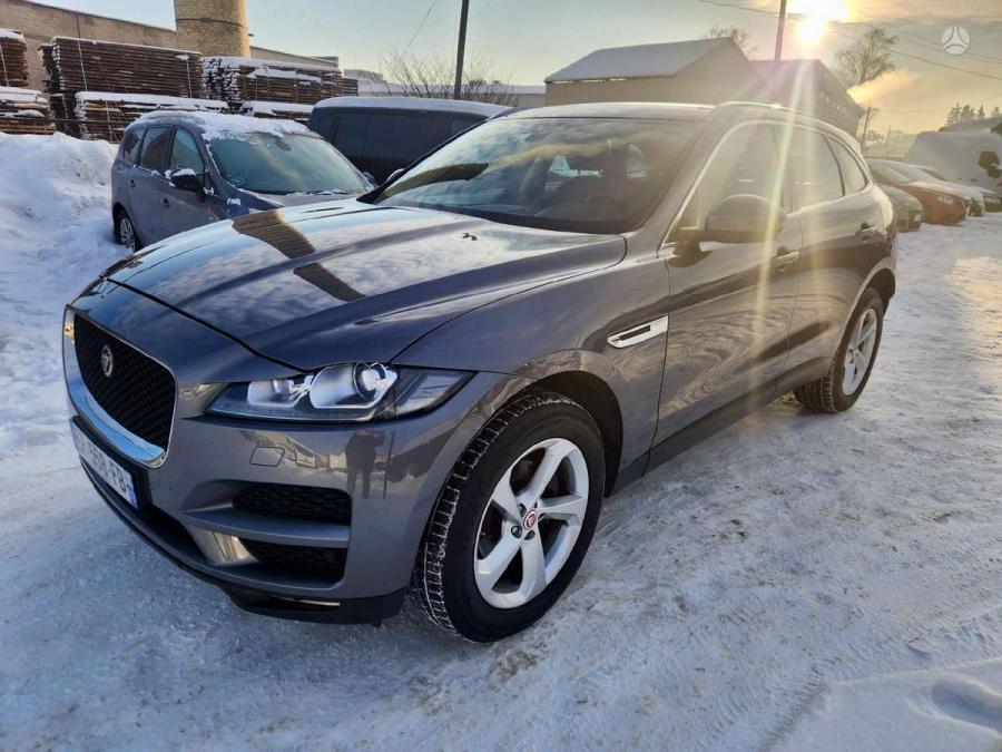 Pelēks Jaguar F-Pace 2017 Tauragė, ar dzinēja tilpumu 2.00 L un nobraukumu 160 tūkst. km par 11300 €, foto 1 vietnē AUTOMOTO.COM.LV