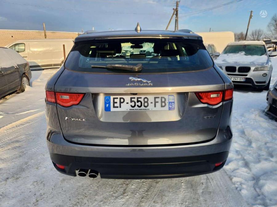 Pelēks Jaguar F-Pace 2017 Tauragė, ar dzinēja tilpumu 2.00 L un nobraukumu 160 tūkst. km par 11300 €, foto 3 vietnē AUTOMOTO.COM.LV
