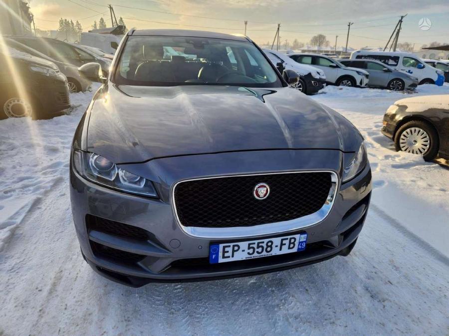 Pelēks Jaguar F-Pace 2017 Tauragė, ar dzinēja tilpumu 2.00 L un nobraukumu 160 tūkst. km par 11300 €, foto 6 vietnē AUTOMOTO.COM.LV