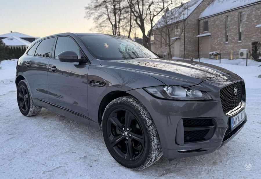 Pelēks Jaguar F-Pace 2017 Klaipėda, ar dzinēja tilpumu 2.00 L un nobraukumu 183 tūkst. km par 14499 €, foto 4 vietnē AUTOMOTO.COM.LV