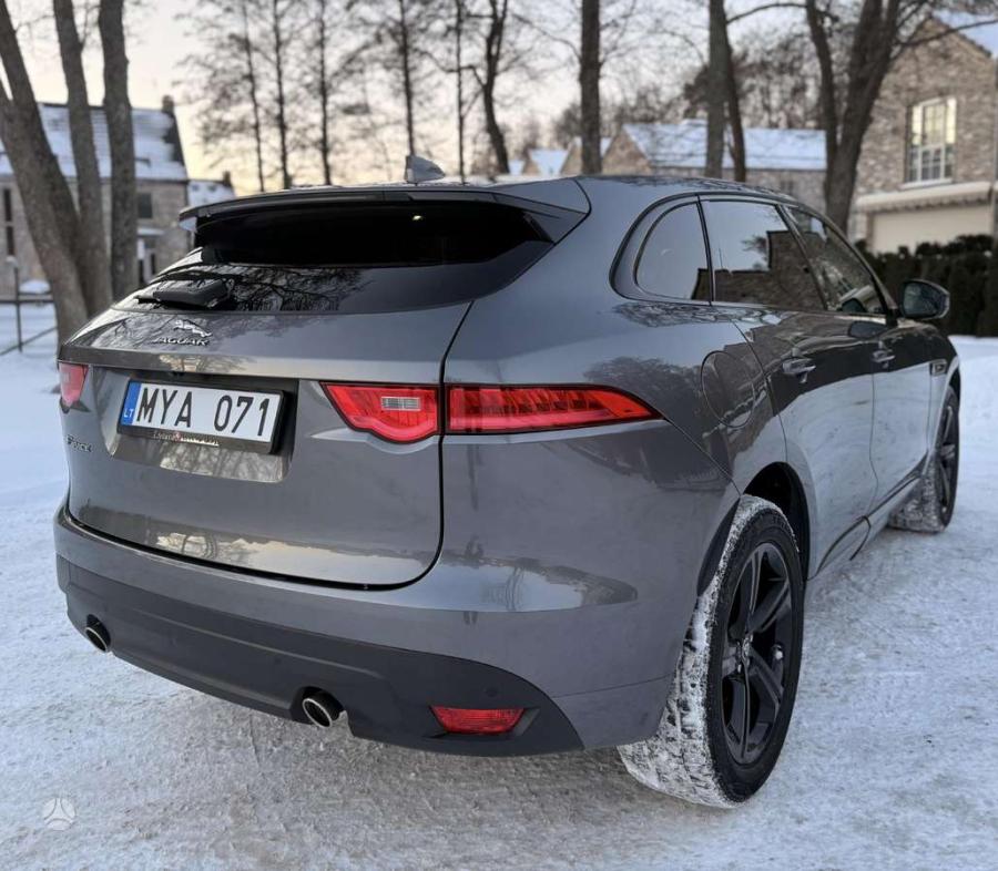 Grey Jaguar F-Pace 2017 in Klaipeda, with an engine capacity of 2.00 L and mileage of 183 thousand km for 14499 €, photo 5 on AUTOMOTO.COM.LV
