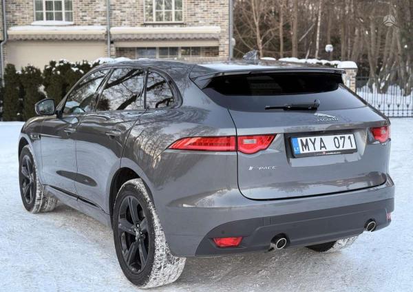 Pelēks Jaguar F-Pace 2017 Klaipėda, ar dzinēja tilpumu 2.00 L un nobraukumu 183 tūkst. km par 14499 €, foto 6 vietnē AUTOMOTO.COM.LV