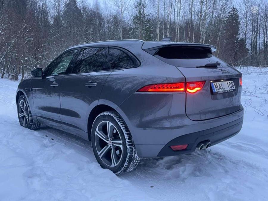 Grey Jaguar F-Pace 2017 in Kaunas, with an engine capacity of 2.00 L and mileage of 283 thousand km for 11399 €, photo 5 on AUTOMOTO.COM.LV