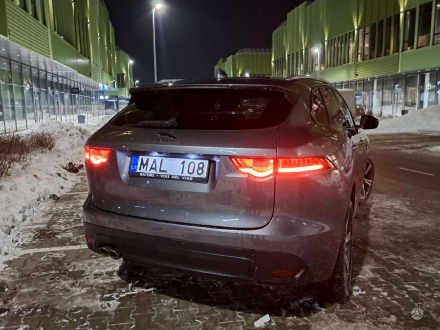 Grey Jaguar F-Pace 2017 in Kaunas, with an engine capacity of 2.00 L and mileage of 283 thousand km for 11399 €, photo 10 on AUTOMOTO.COM.LV