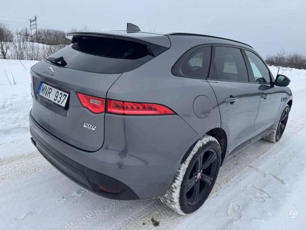 Grey Jaguar F-Pace 2017 in Telschi, with an engine capacity of 2.00 L and mileage of 120 thousand km for 12500 €, photo 3 on AUTOMOTO.COM.LV