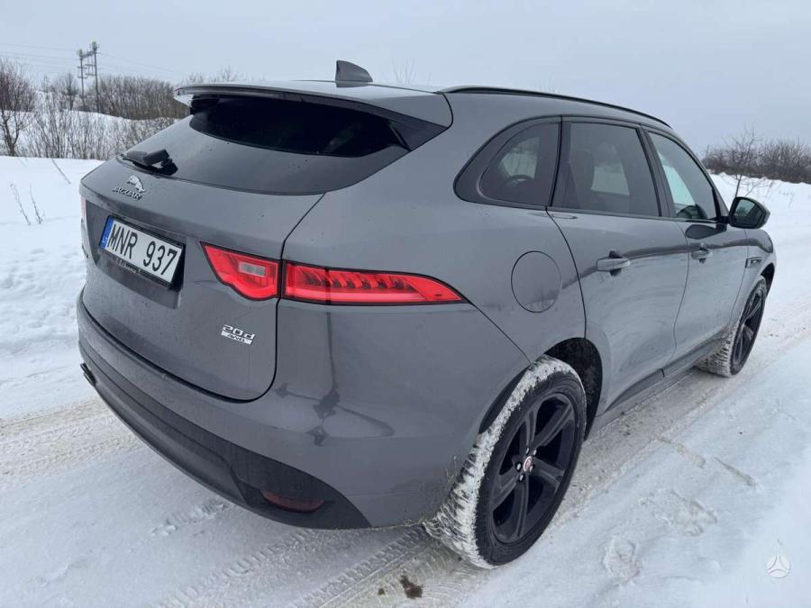 Grey Jaguar F-Pace 2017 in Telschi, with an engine capacity of 2.00 L and mileage of 120 thousand km for 12500 €, photo 3 on AUTOMOTO.COM.LV