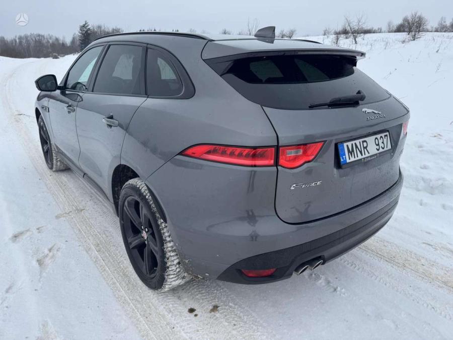 Grey Jaguar F-Pace 2017 in Telschi, with an engine capacity of 2.00 L and mileage of 120 thousand km for 12500 €, photo 4 on AUTOMOTO.COM.LV