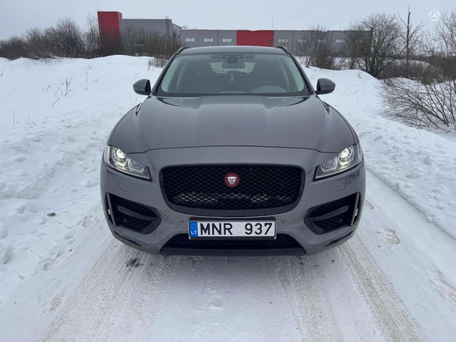 Grey Jaguar F-Pace 2017 in Telschi, with an engine capacity of 2.00 L and mileage of 120 thousand km for 12500 €, photo 5 on AUTOMOTO.COM.LV