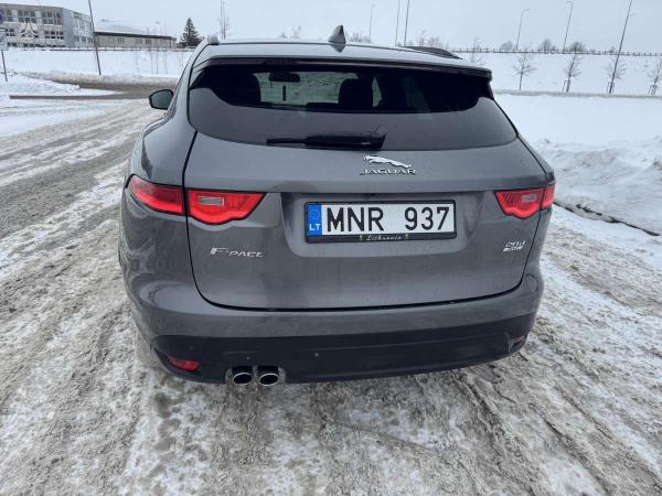 Grey Jaguar F-Pace 2017 in Telschi, with an engine capacity of 2.00 L and mileage of 120 thousand km for 12500 €, photo 9 on AUTOMOTO.COM.LV