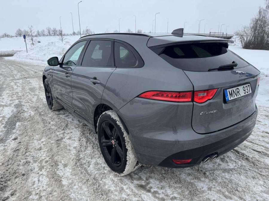 Grey Jaguar F-Pace 2017 in Telschi, with an engine capacity of 2.00 L and mileage of 120 thousand km for 12500 €, photo 10 on AUTOMOTO.COM.LV