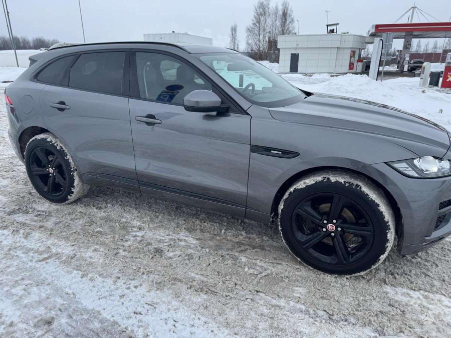 Grey Jaguar F-Pace 2017 in Telschi, with an engine capacity of 2.00 L and mileage of 120 thousand km for 12500 €, photo 30 on AUTOMOTO.COM.LV