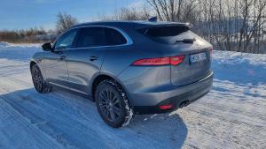 Grey Jaguar F-Pace 2017 in Siauliai, with an engine capacity of 2.00 L and mileage of 183 thousand km for 13200 €, photo 4 on AUTOMOTO.COM.LV