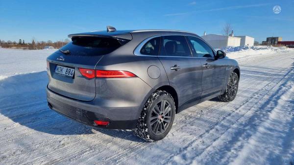 Grey Jaguar F-Pace 2017 in Siauliai, with an engine capacity of 2.00 L and mileage of 183 thousand km for 13200 €, photo 6 on AUTOMOTO.COM.LV