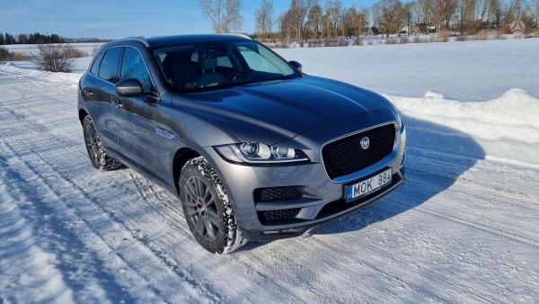 Grey Jaguar F-Pace 2017 in Siauliai, with an engine capacity of 2.00 L and mileage of 183 thousand km for 13200 €, photo 9 on AUTOMOTO.COM.LV