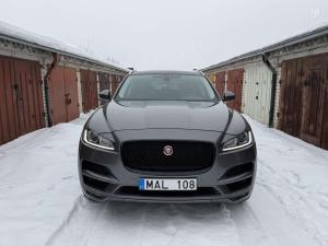 Grey Jaguar F-Pace 2017 in Kaunas, with an engine capacity of 2.00 L and mileage of 283 thousand km for 11000 €, photo 2 on AUTOMOTO.COM.LV