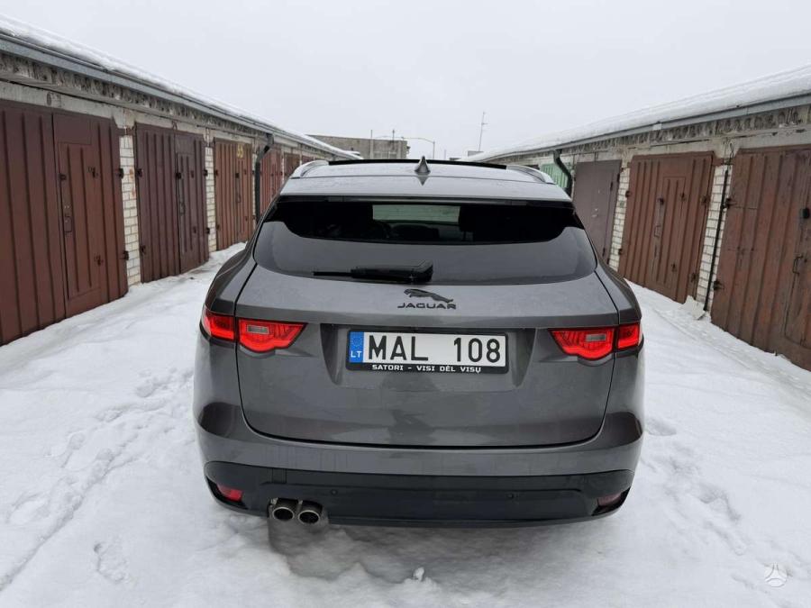 Grey Jaguar F-Pace 2017 in Kaunas, with an engine capacity of 2.00 L and mileage of 283 thousand km for 11000 €, photo 6 on AUTOMOTO.COM.LV