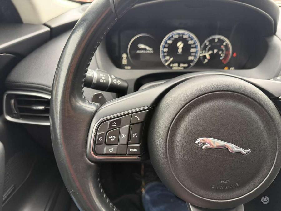 Grey Jaguar F-Pace 2017 in Kaunas, with an engine capacity of 2.00 L and mileage of 283 thousand km for 11000 €, photo 31 on AUTOMOTO.COM.LV