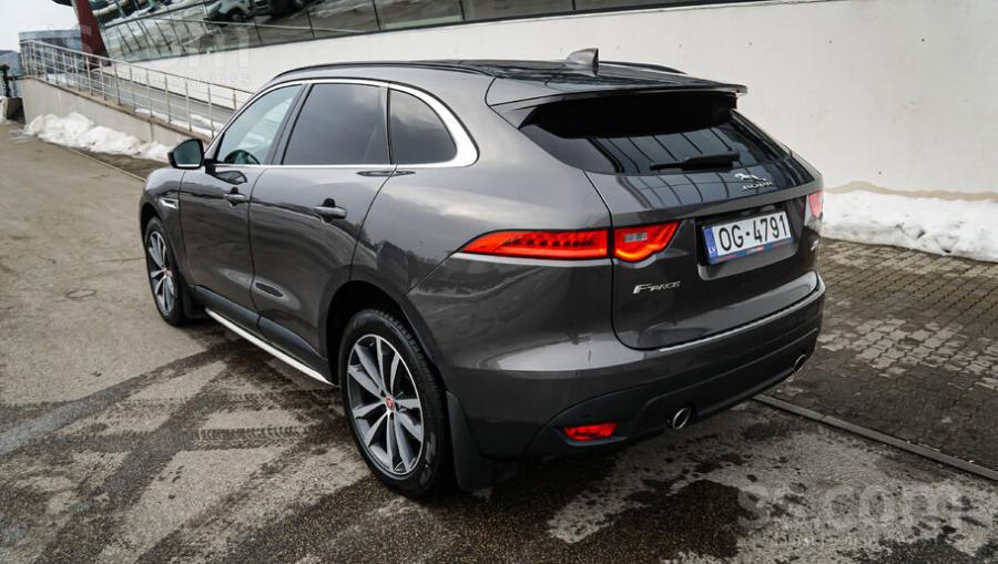 Pelēks Jaguar F-Pace 2017 Rīga, ar dzinēja tilpumu 3.00 L un nobraukumu 216 tūkst. km par 14950 €, foto 6 vietnē AUTOMOTO.COM.LV
