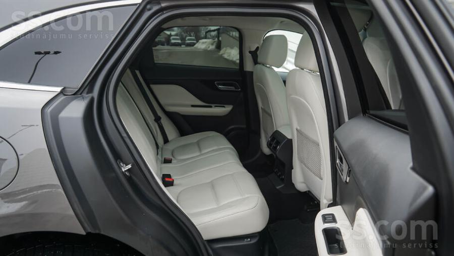 Pelēks Jaguar F-Pace 2017 Rīga, ar dzinēja tilpumu 3.00 L un nobraukumu 216 tūkst. km par 14950 €, foto 15 vietnē AUTOMOTO.COM.LV