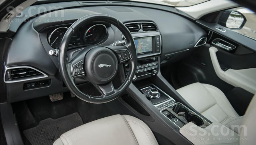 Pelēks Jaguar F-Pace 2017 Rīga, ar dzinēja tilpumu 3.00 L un nobraukumu 216 tūkst. km par 14950 €, foto 18 vietnē AUTOMOTO.COM.LV