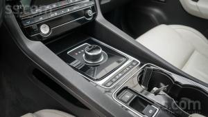 Pelēks Jaguar F-Pace 2017 Rīga, ar dzinēja tilpumu 3.00 L un nobraukumu 216 tūkst. km par 14950 €, foto 19 vietnē AUTOMOTO.COM.LV