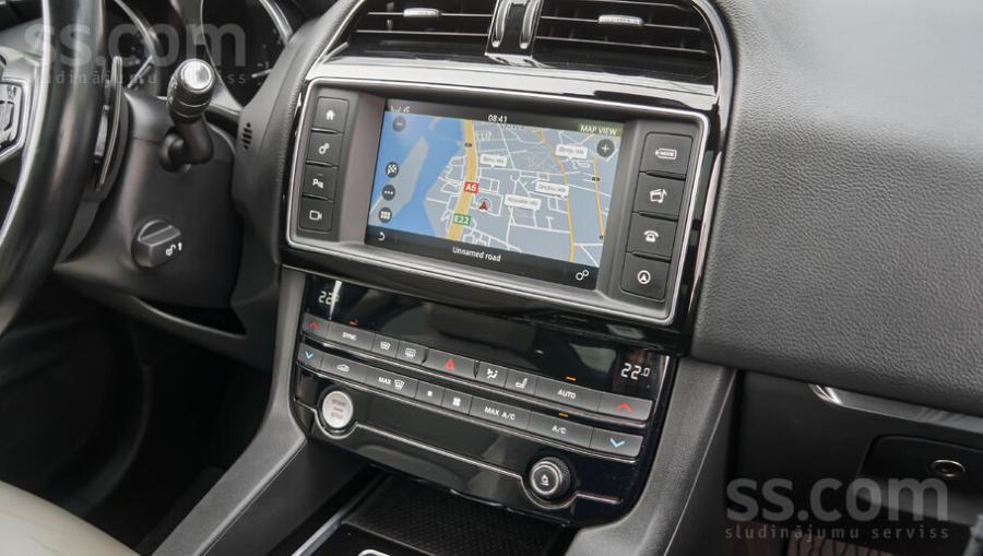 Pelēks Jaguar F-Pace 2017 Rīga, ar dzinēja tilpumu 3.00 L un nobraukumu 216 tūkst. km par 14950 €, foto 22 vietnē AUTOMOTO.COM.LV