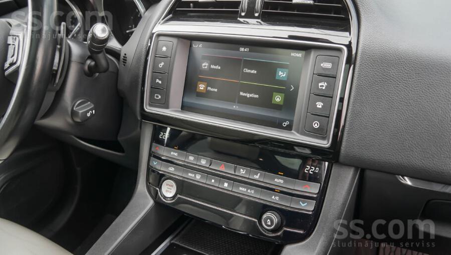 Pelēks Jaguar F-Pace 2017 Rīga, ar dzinēja tilpumu 3.00 L un nobraukumu 216 tūkst. km par 14950 €, foto 23 vietnē AUTOMOTO.COM.LV