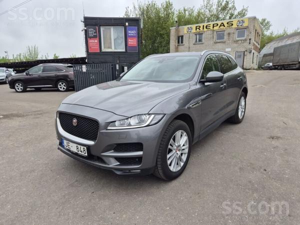 Grey Jaguar F-Pace 2017 in Riga, with an engine capacity of 2.00 L and mileage of 180 thousand km for 14490 €, photo 1 on AUTOMOTO.COM.LV